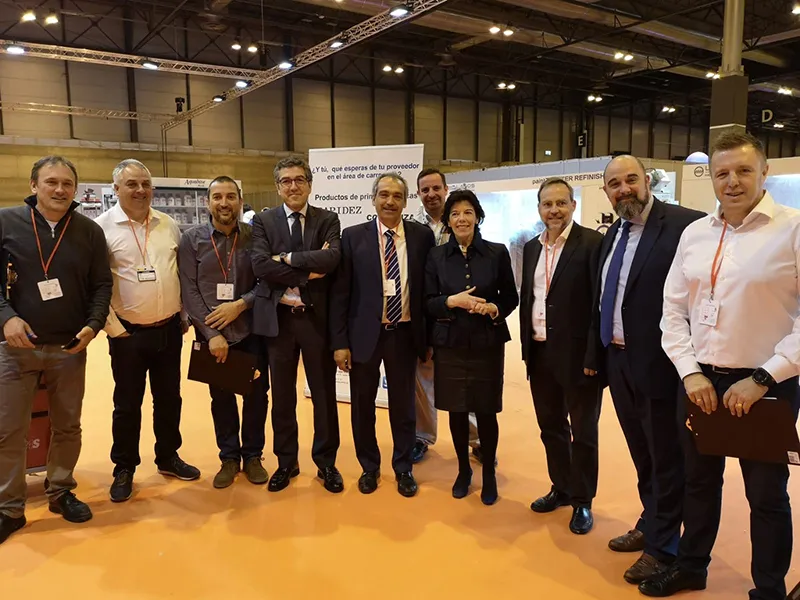 NEXA AUTOCOLOR y Pinturas Carman con la Ministra de Educación ...